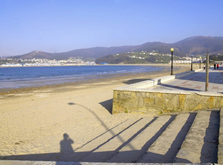 Playa de Covas en Viveiro: Naturaleza, historia y ocio familiar